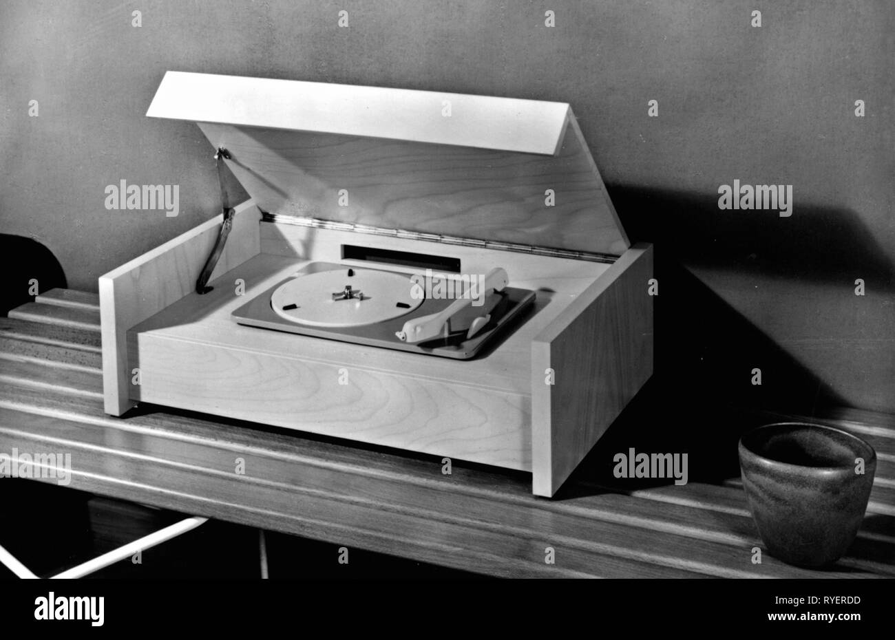 Technics record player Black and White Stock Photos & Images - Alamy