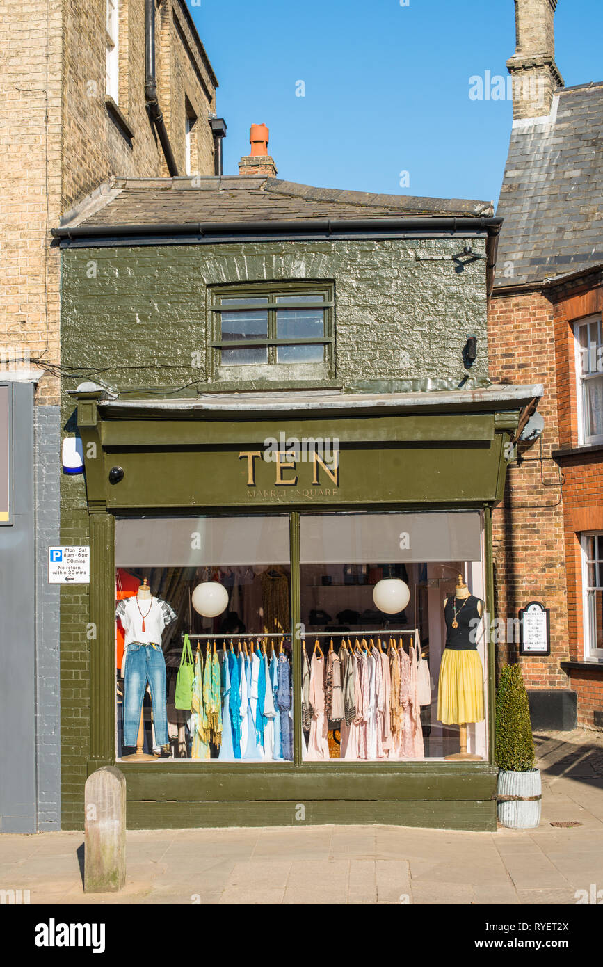 Quaint little shops hi-res stock photography and images - Alamy