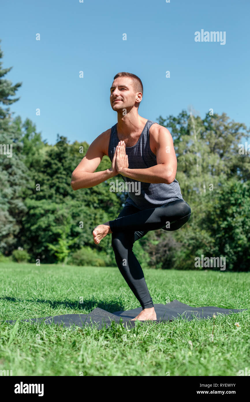 One legged man hi-res stock photography and images - Alamy