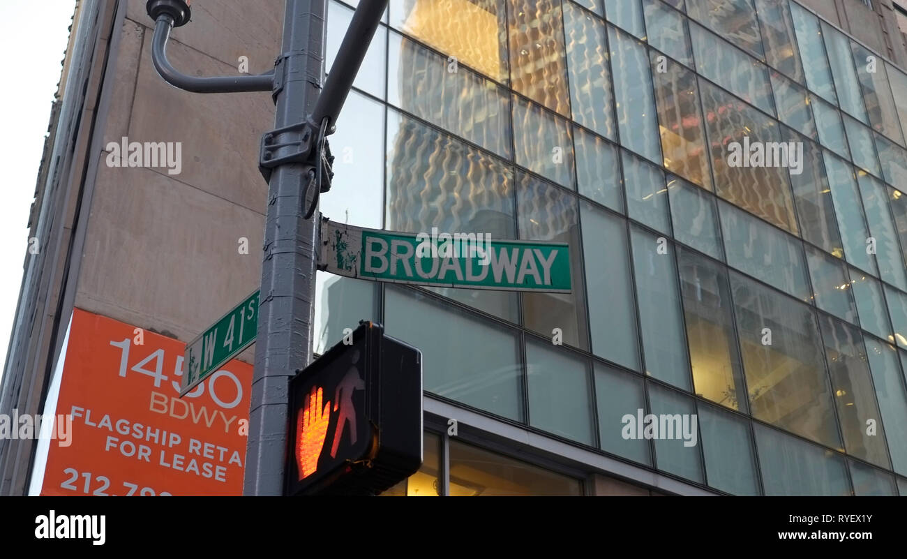 Broadway road sign hi-res stock photography and images - Alamy