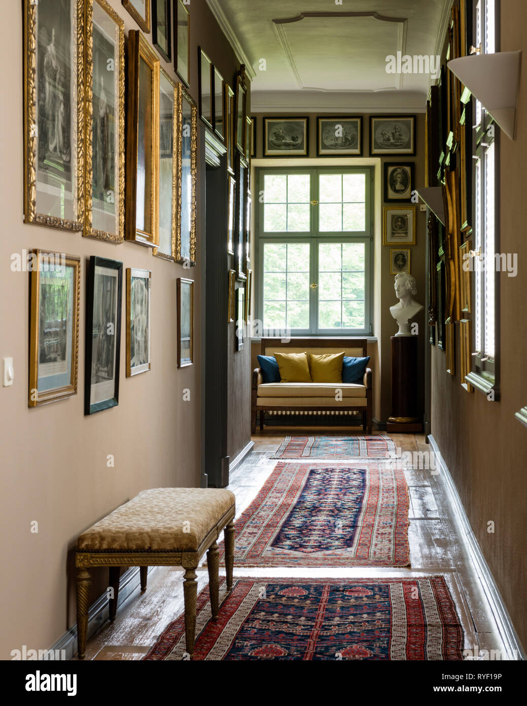 Georgian windows interior hi-res stock photography and images - Alamy