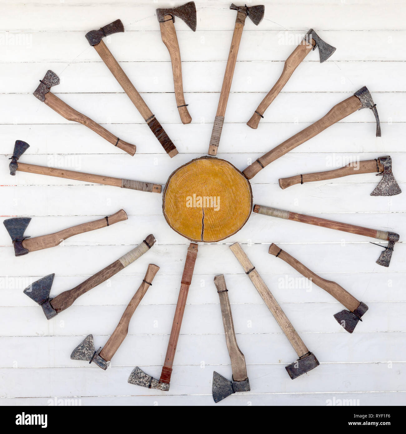 Axe throwing hi-res stock photography and images - Alamy