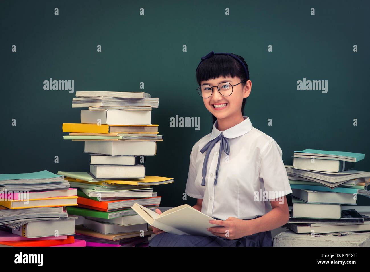 One child age 10 11 homework hi-res stock photography and images - Alamy