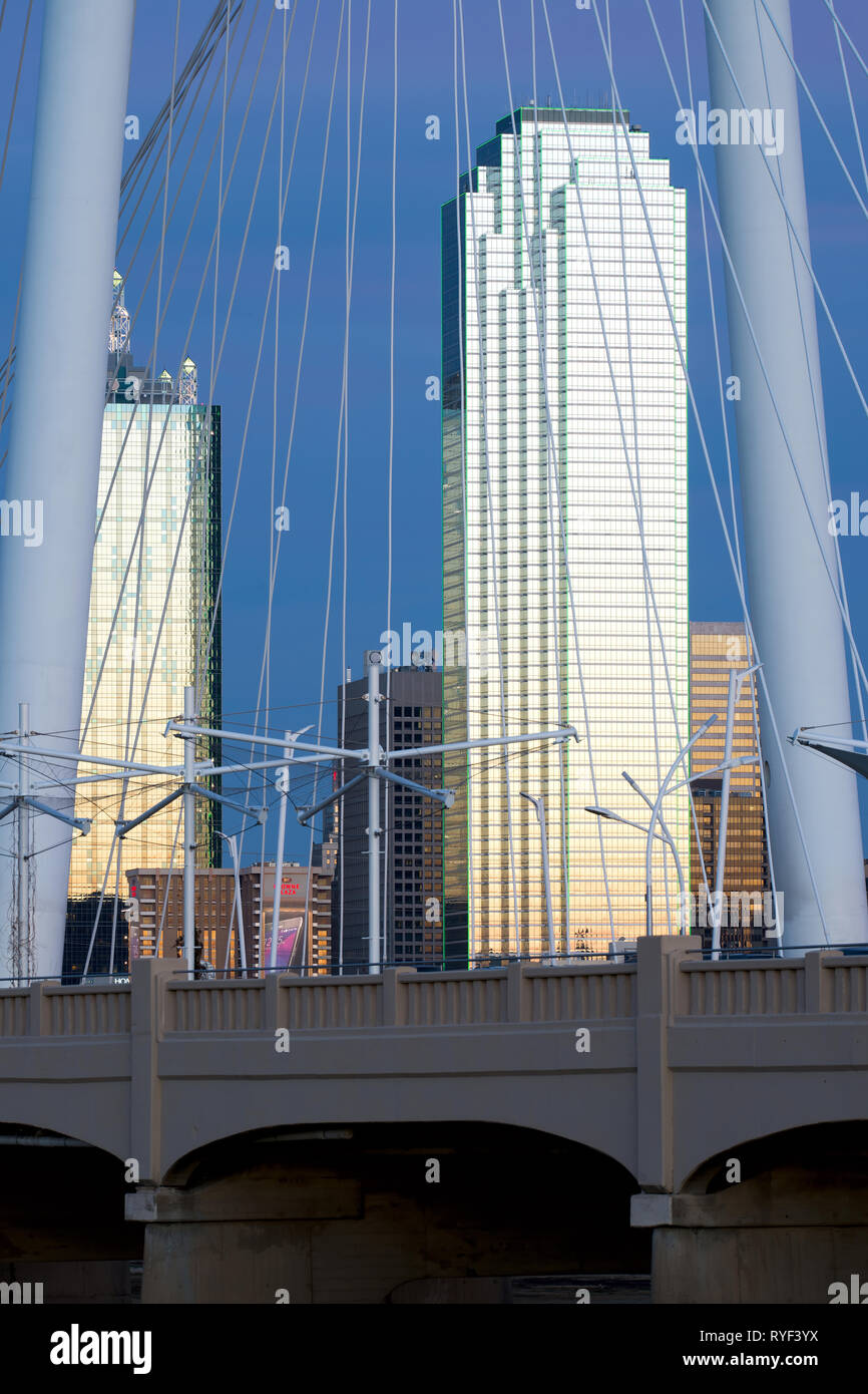 Dallas bridge hi-res stock photography and images - Alamy