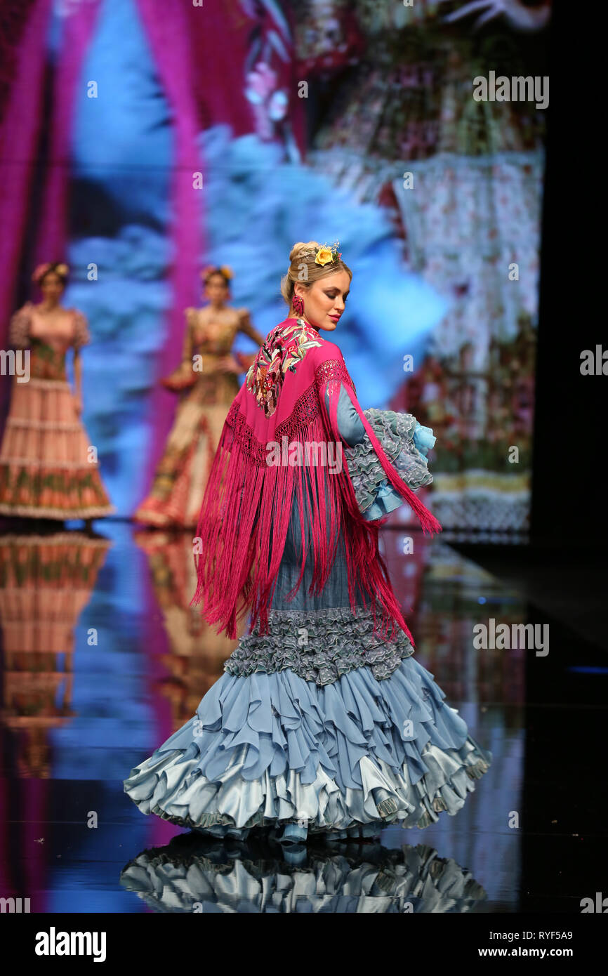 Model Raquel Bonilla on the catwalk Stock Photo - Alamy
