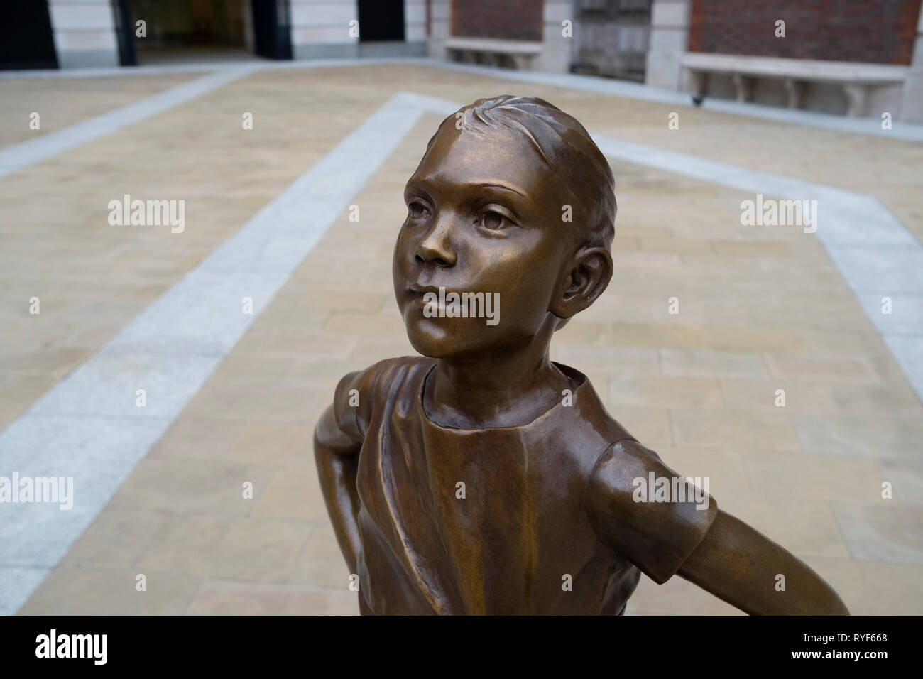 Fearless Girl Statue by sculptor Kristen Visbal in London, England ...