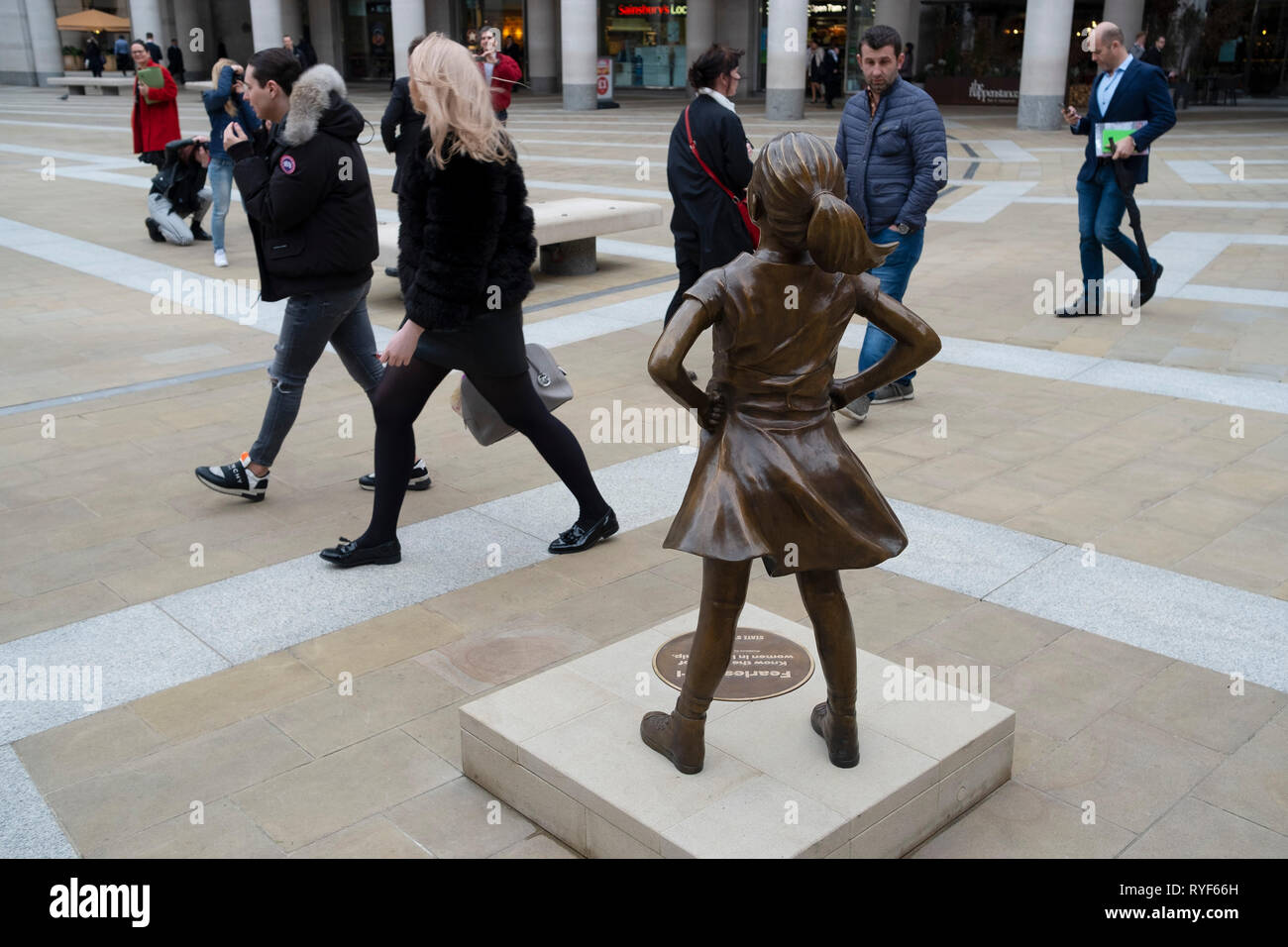 Fearless Girl Statue by sculptor Kristen Visbal in London, England ...