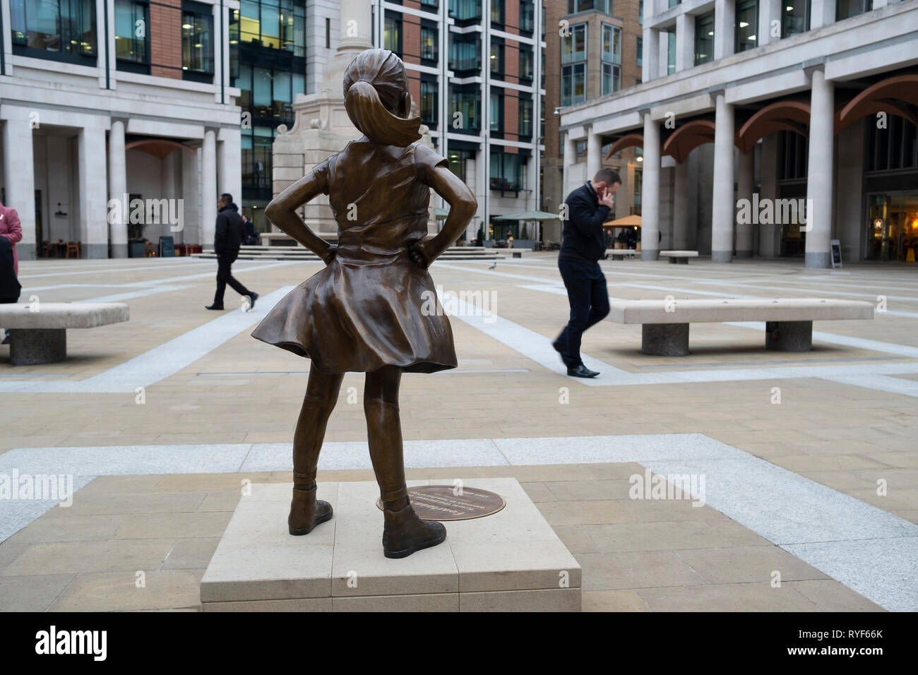 Fearless Girl Statue by sculptor Kristen Visbal in London, England ...