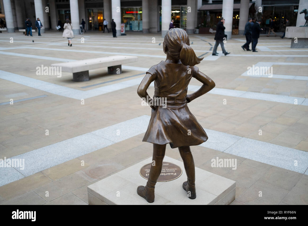 Fearless Girl Statue by sculptor Kristen Visbal in London, England ...