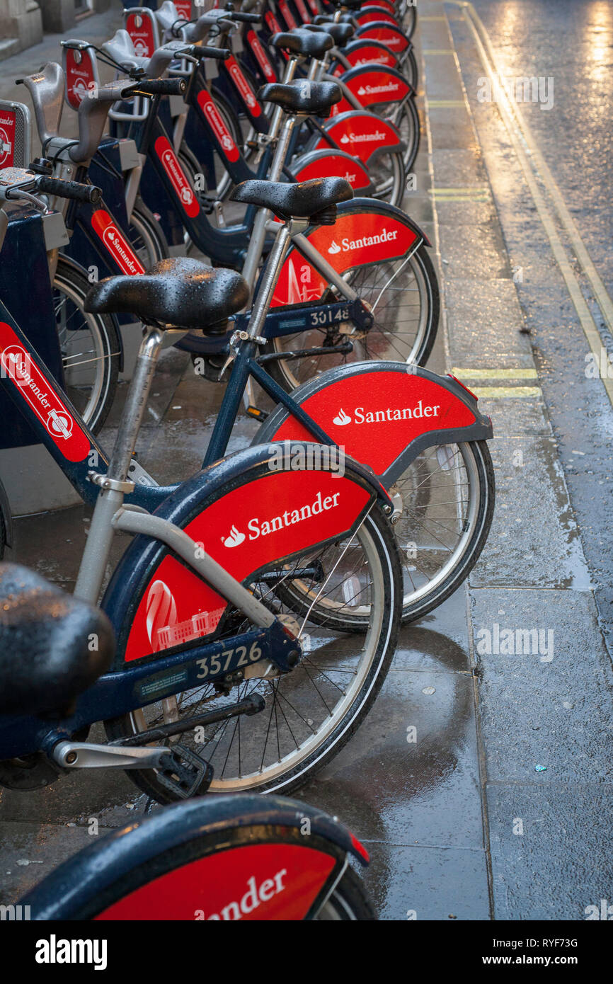 London santander cycles docking station hi-res stock photography and ...