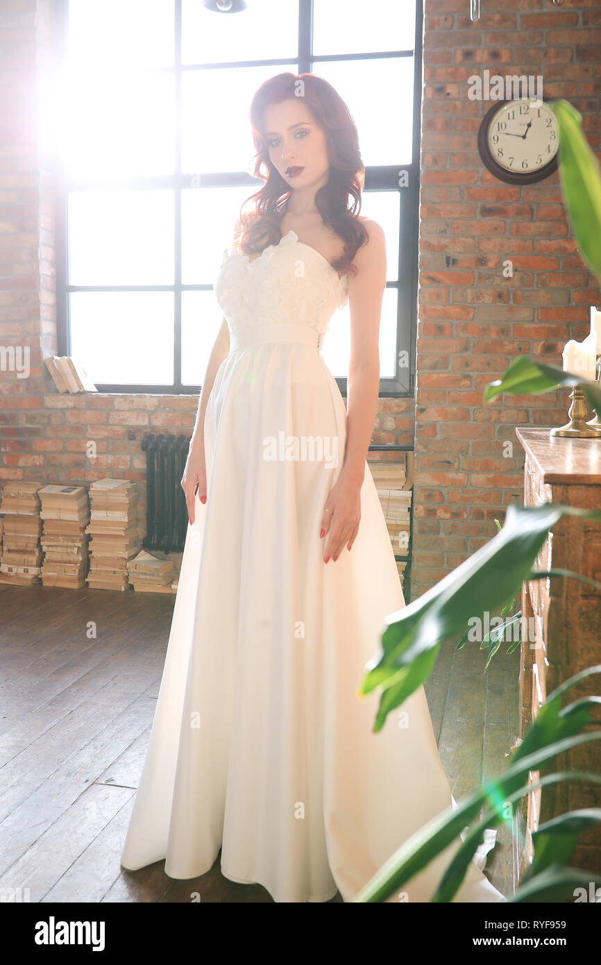 Bride in a wedding dress Stock Photo - Alamy