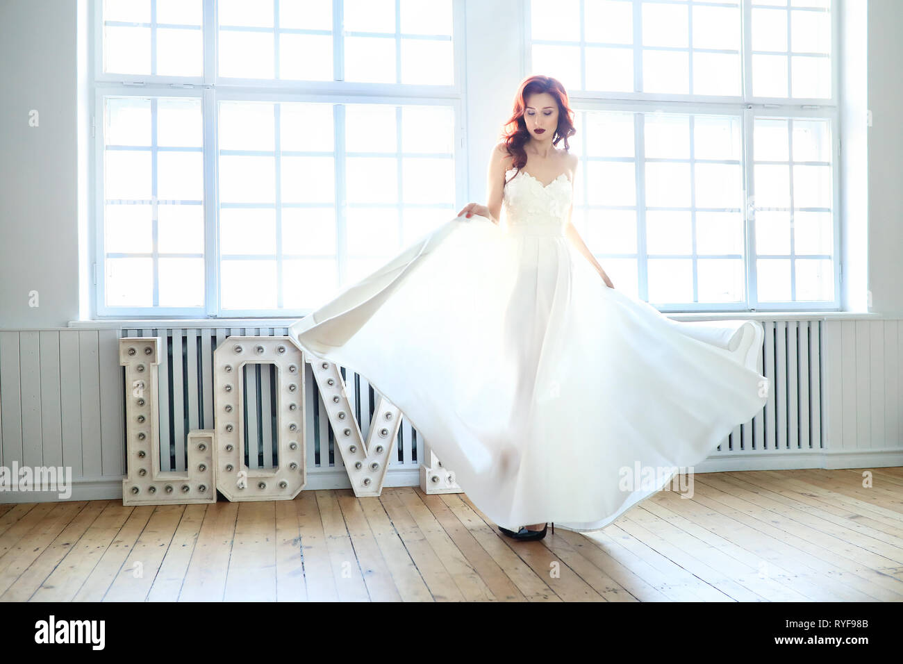 Bride in a wedding dress Stock Photo - Alamy
