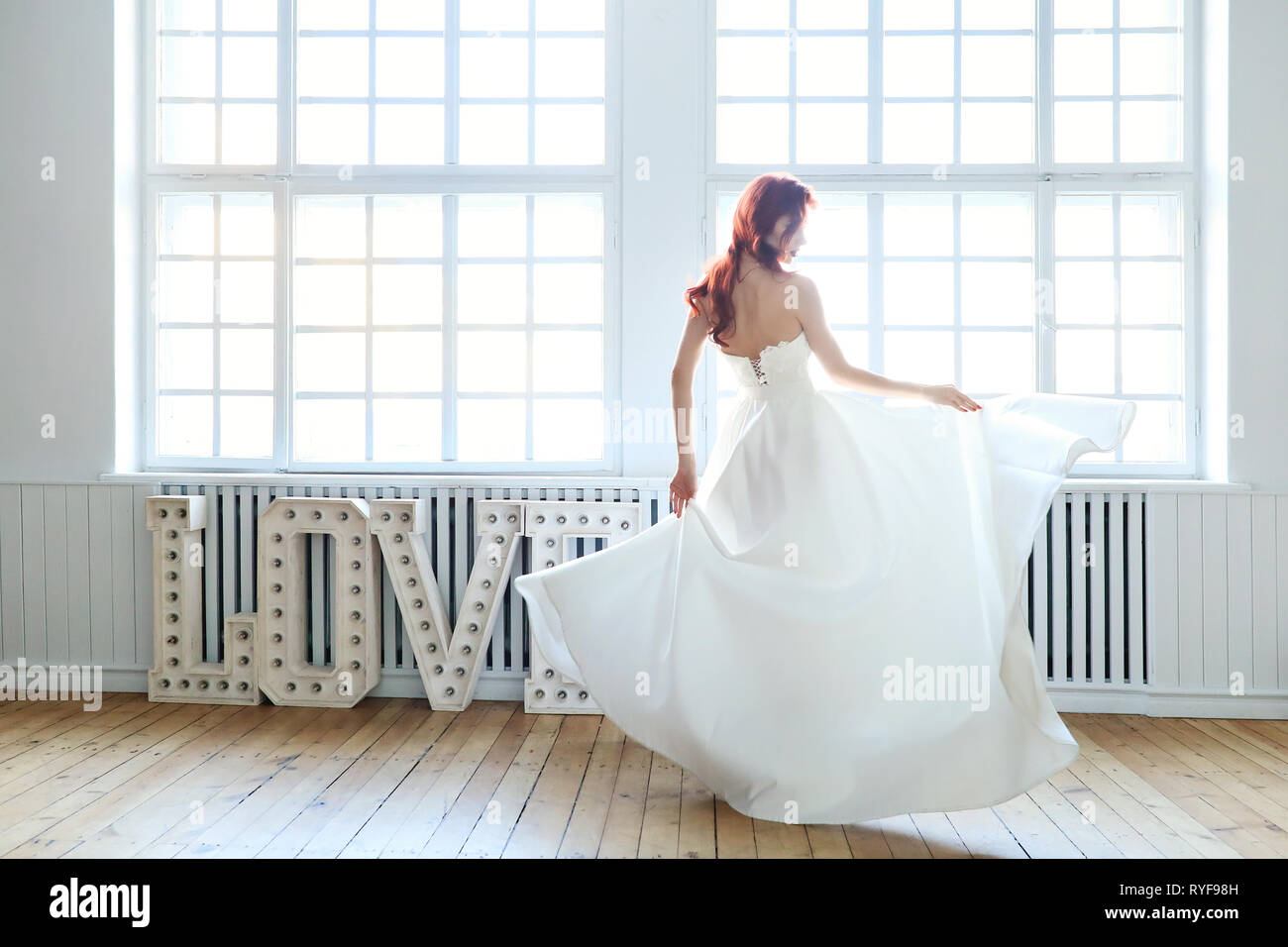 Bride in a wedding dress Stock Photo - Alamy
