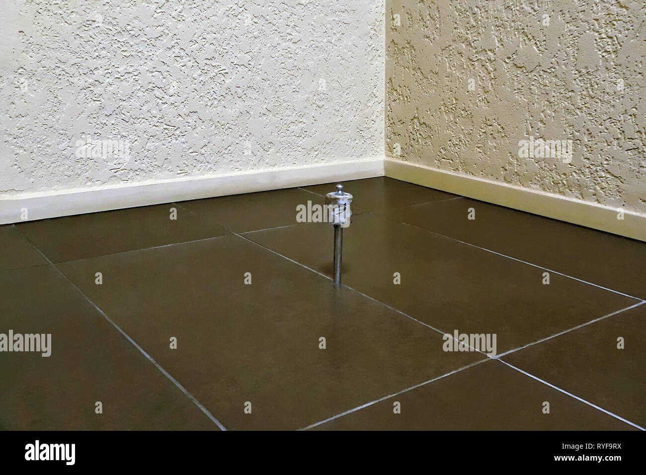 Tile skirting hi-res stock photography and images - Alamy