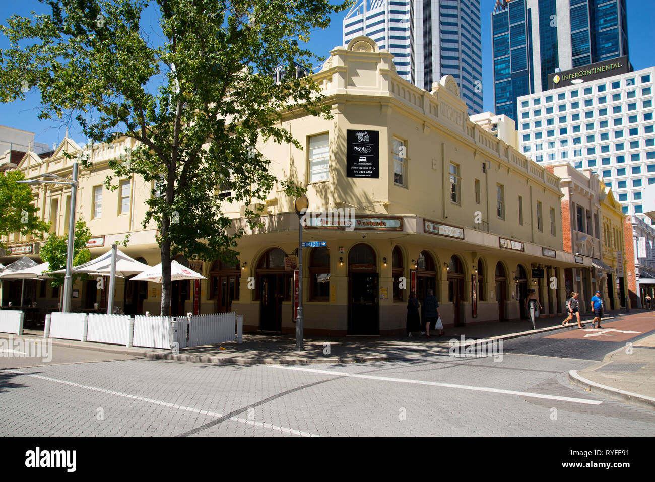 Perth pub hi-res stock photography and images - Alamy