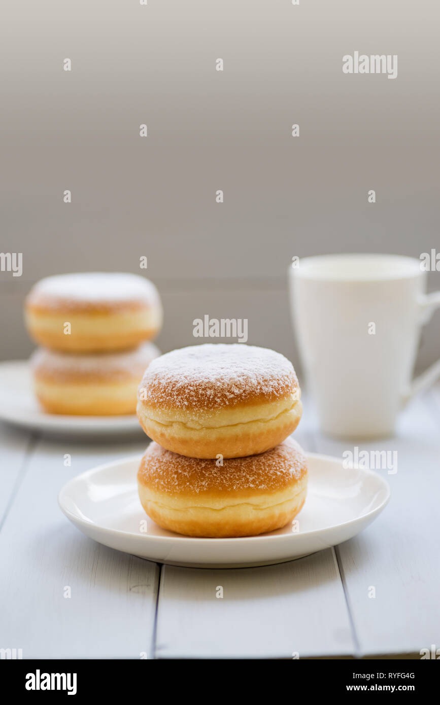 Sugar dusted donuts hi-res stock photography and images - Alamy