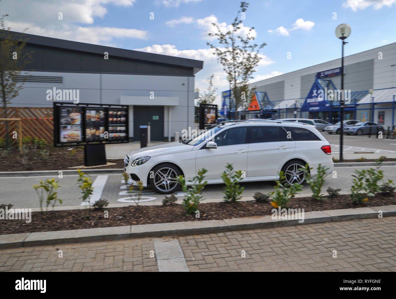 Mcdonalds drive through window hi-res stock photography and images - Alamy