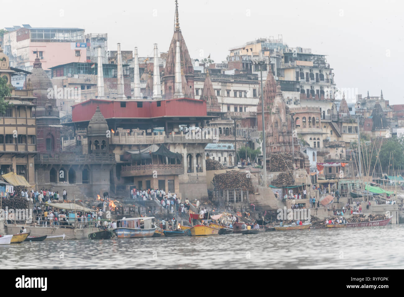 Gath in Varanasi for cremation Stock Photo - Alamy