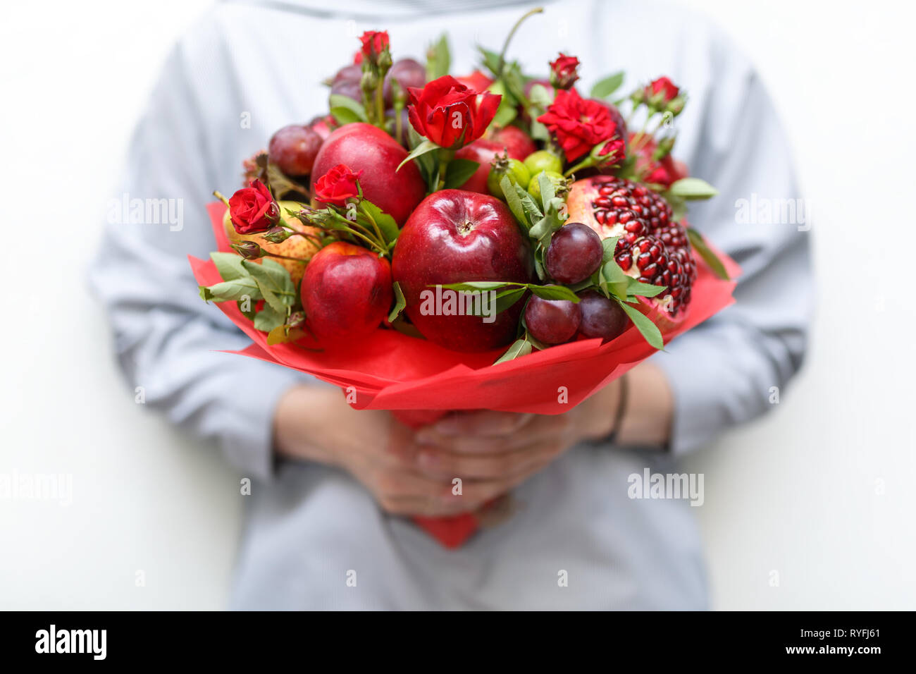 Edible roses hi-res stock photography and images - Alamy