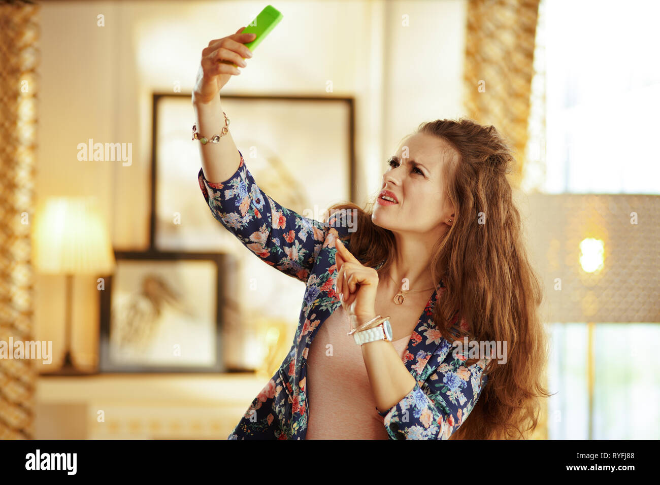 Bad wifi signal hi-res stock photography and images - Alamy