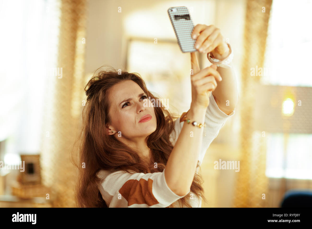 Bad wifi signal hi-res stock photography and images - Alamy