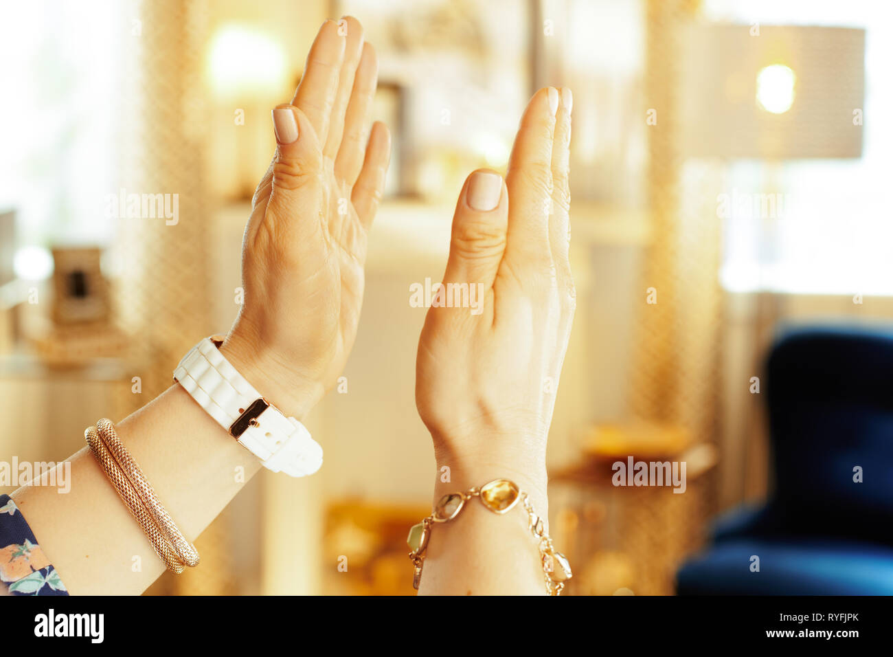 Clap sensing hi-res stock photography and images - Alamy