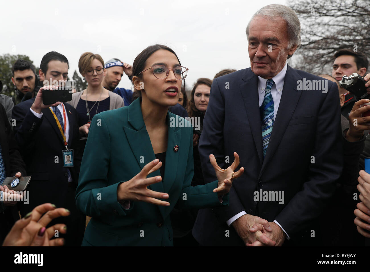 Alexandria ocasio cortez hi-res stock photography and images - Alamy