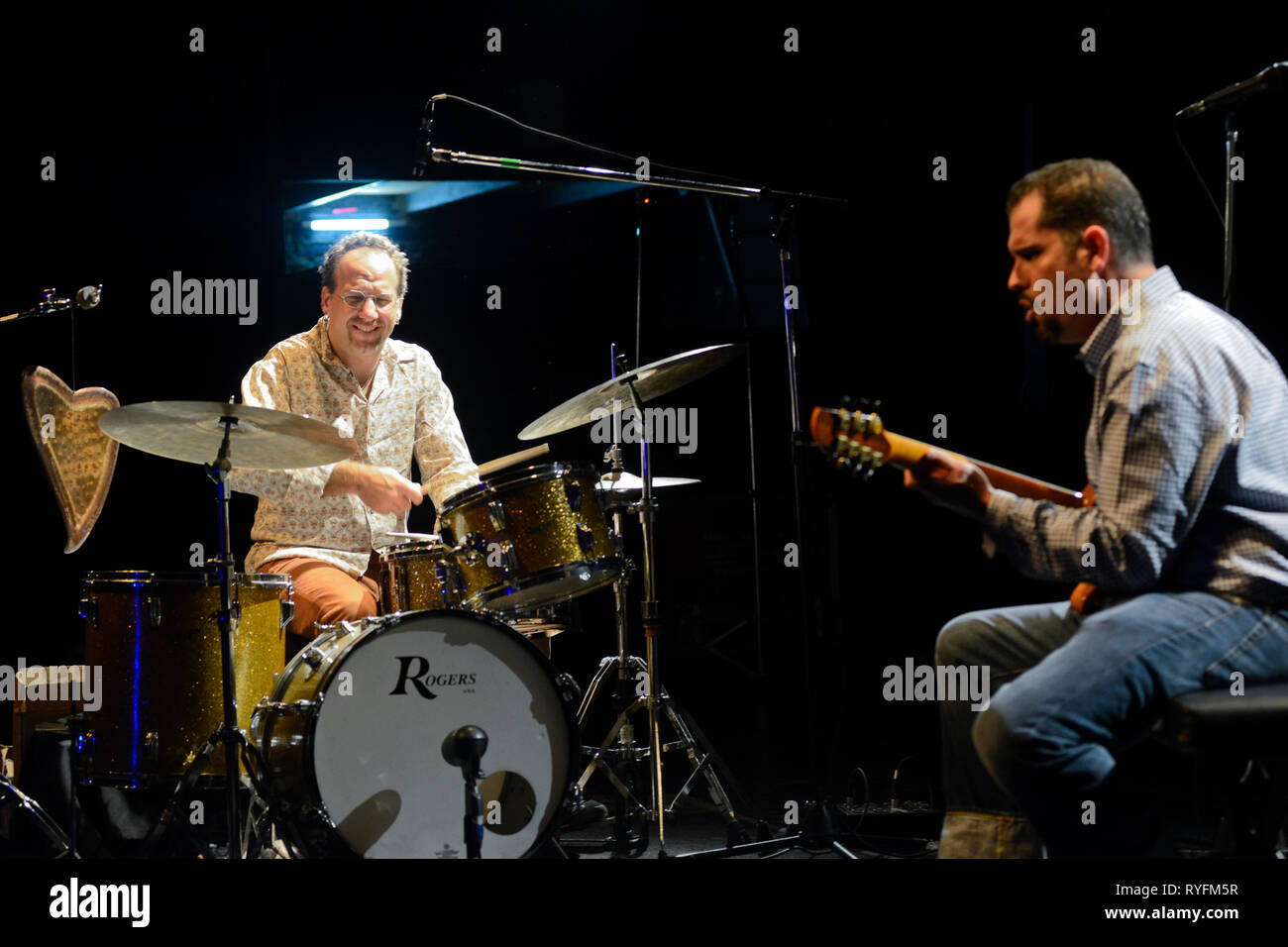 Charlie hunter guitar solo hi-res stock photography and images - Alamy