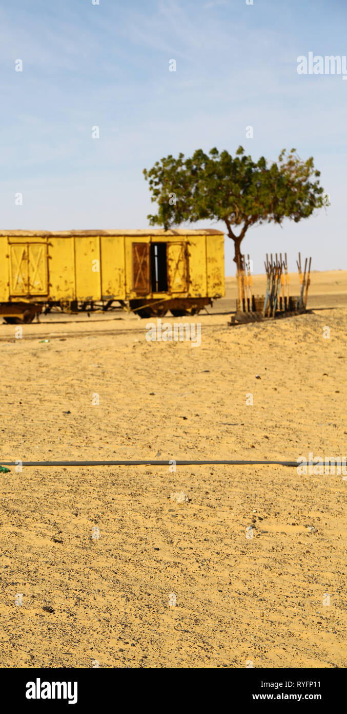 Poor infrastructure africa train hi-res stock photography and images ...