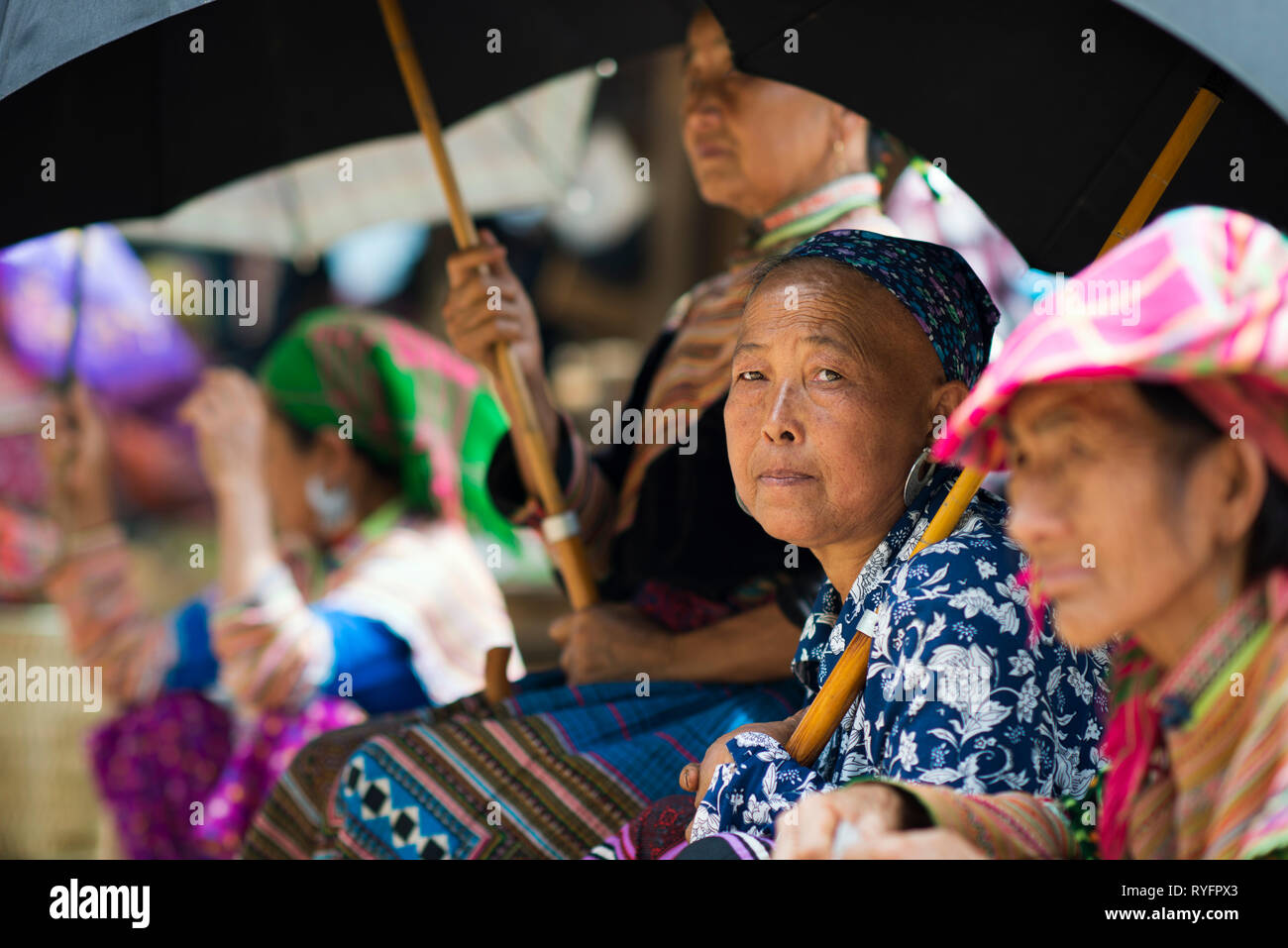 Colorful ethnic Flower Hmong Women at Bac Ha Market. Flower H'mong ...