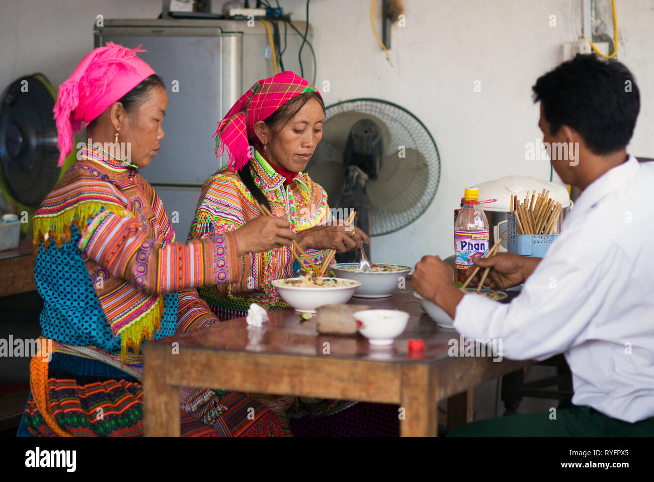 Colorful ethnic Flower Hmong Women at Bac Ha Market. Flower H'mong ...