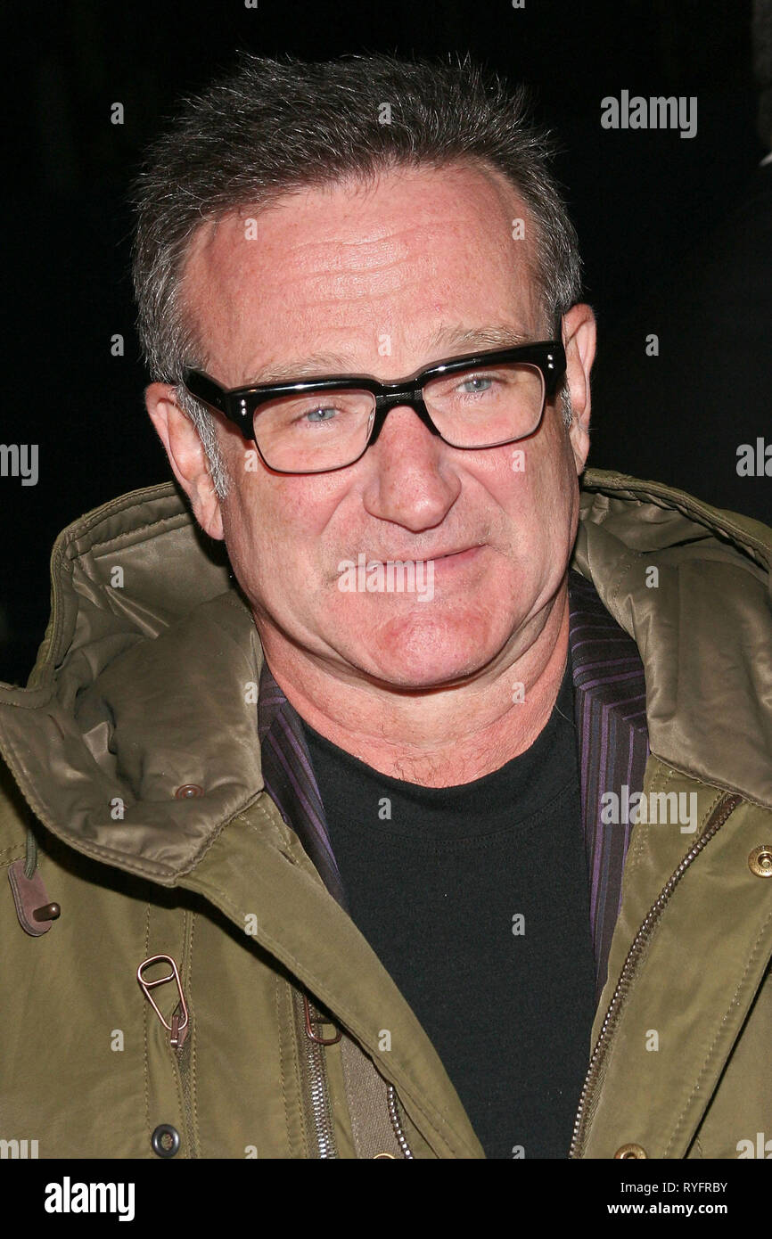 Robin williams stand up hi-res stock photography and images - Alamy