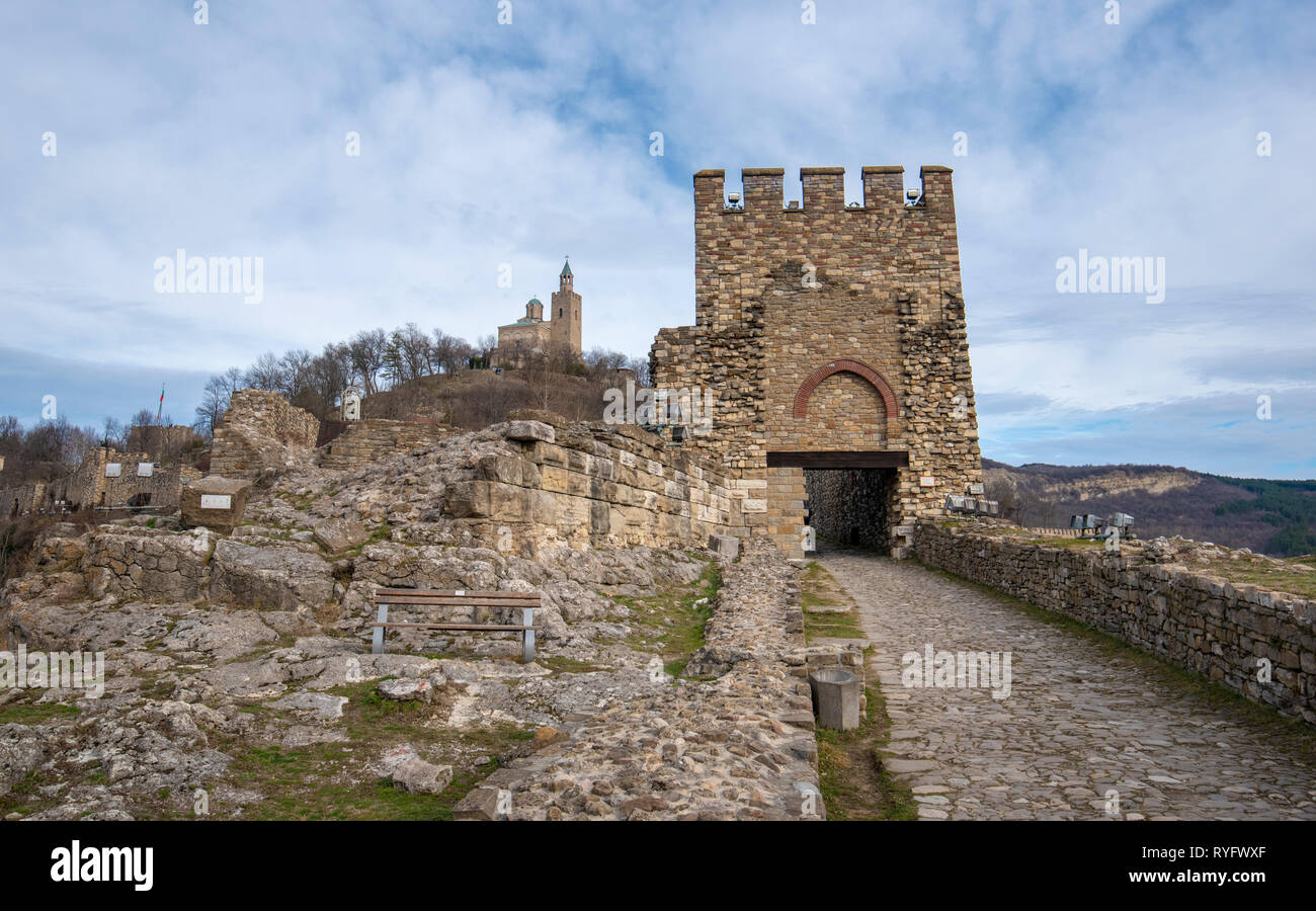 Beautiful panoramic view of medieval Tsarevets fortress in Veliko ...
