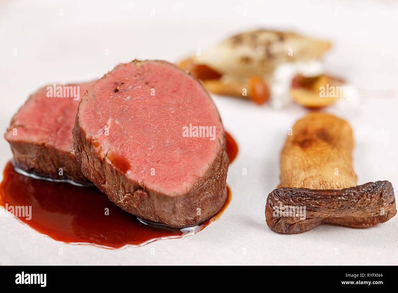Medium rare juicy beef hi-res stock photography and images - Alamy