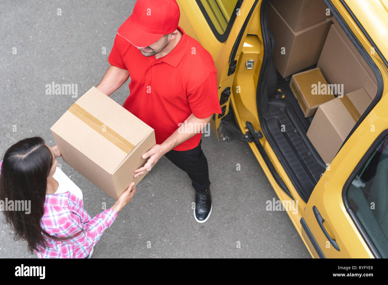 Shipment delivery parcel service hi-res stock photography and images ...