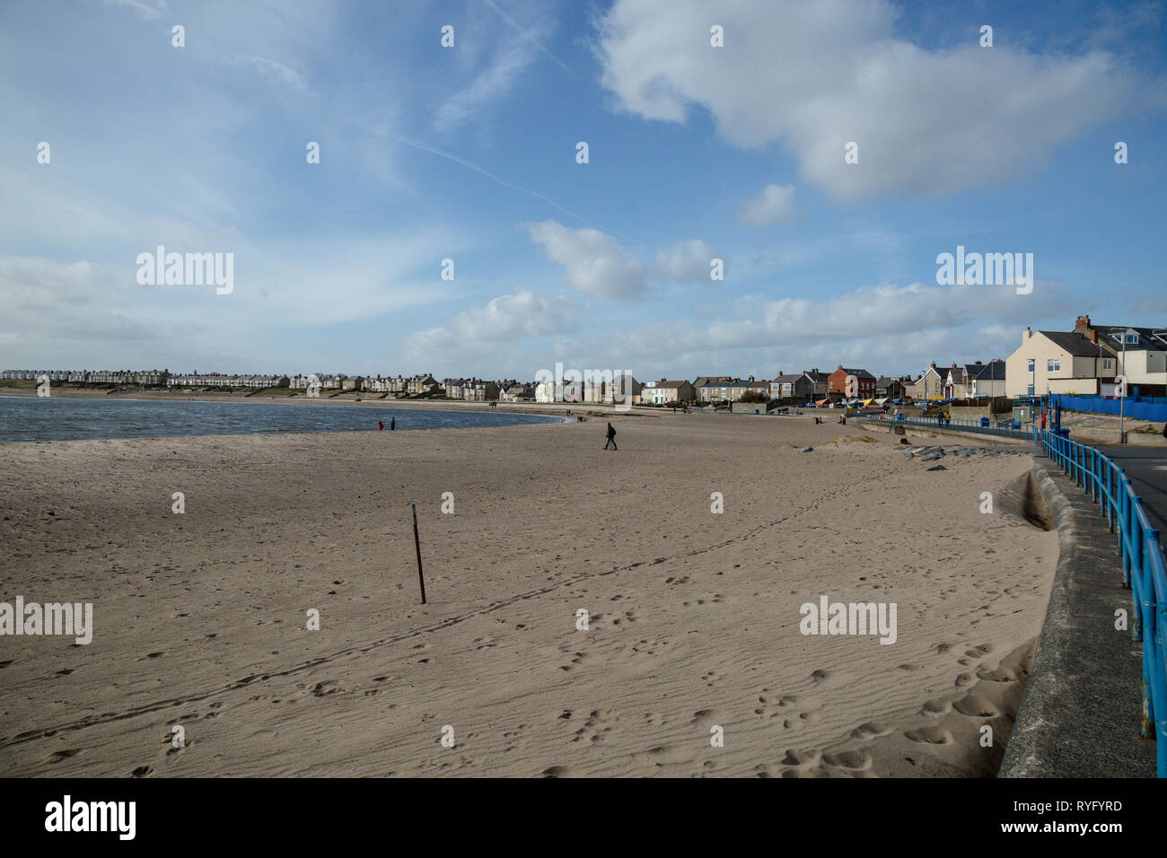 Newbiggin by the sea beach hi-res stock photography and images - Alamy