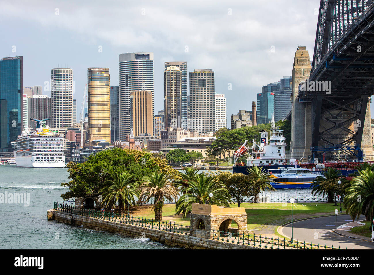 High rise skyscrapers of Sydney city centre with cruise ship and ...