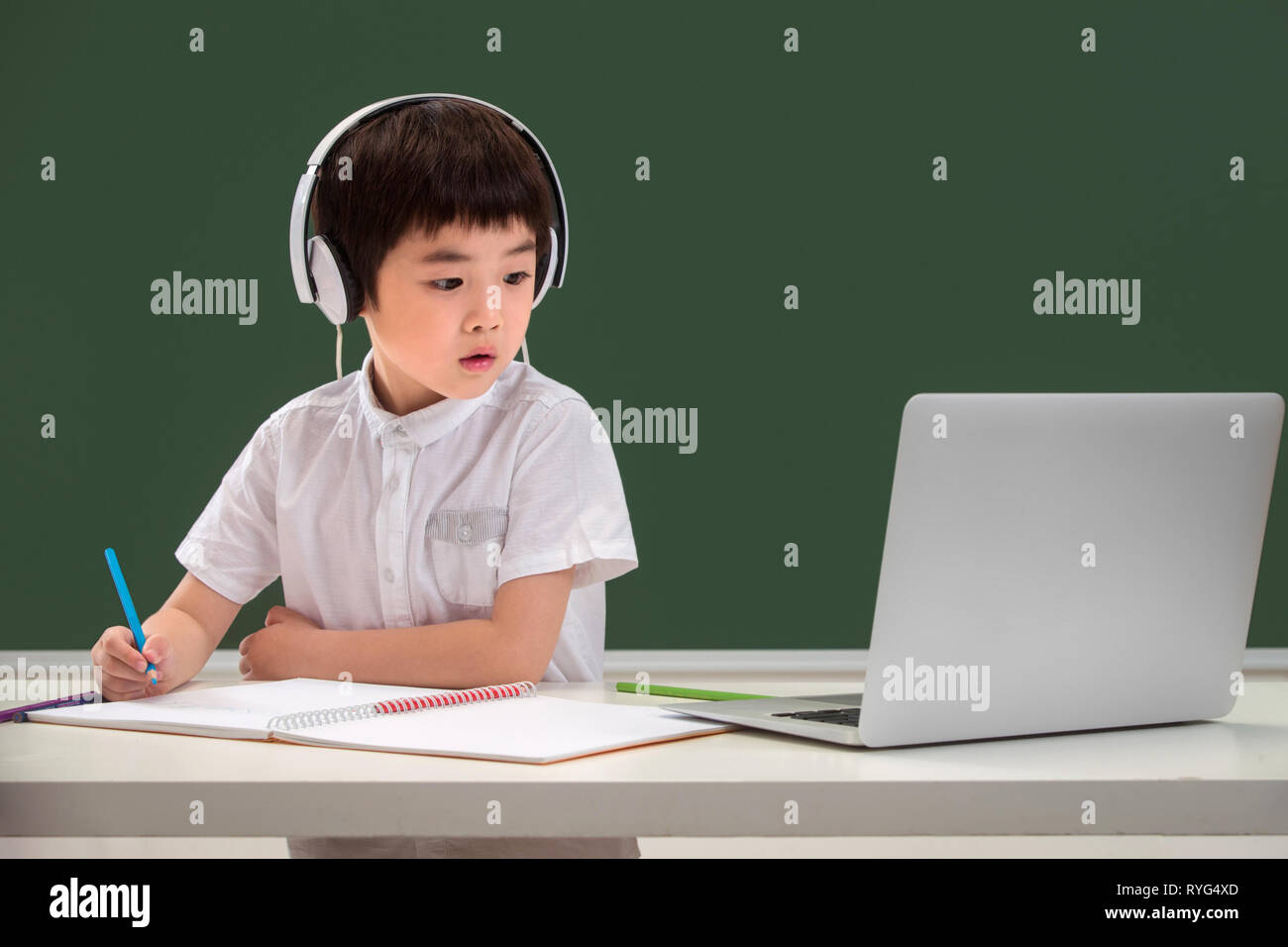 Primary school students and textbooks Stock Photo - Alamy