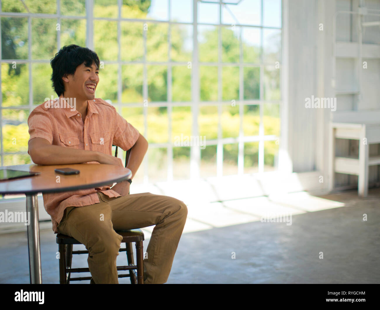 Person looking at ipad and laughing hi-res stock photography and images ...