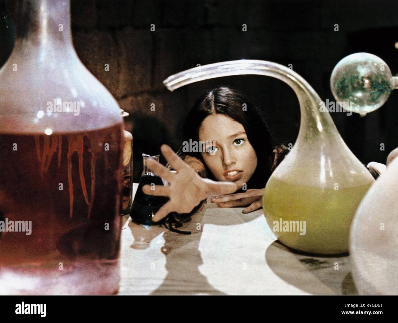 Olivia hussey romeo and juliet hi-res stock photography and images - Alamy