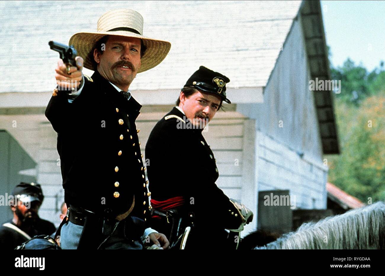 CLIFF DE YOUNG, MATTHEW BRODERICK, GLORY, 1989 Stock Photo - Alamy