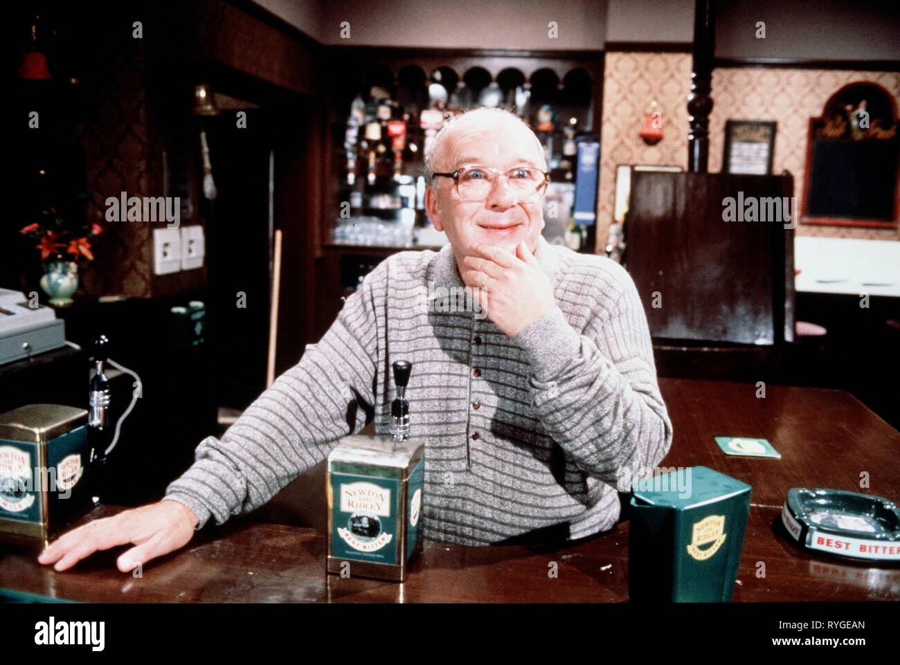 ROY BARRACLOUGH, CORONATION STREET, 1989 Stock Photo - Alamy