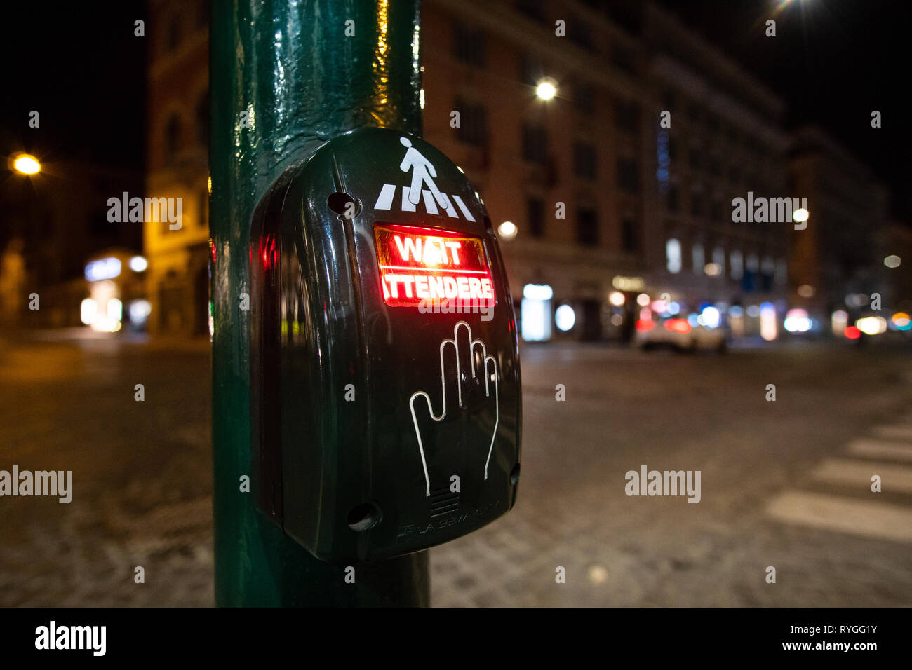 Wait sign traffic light on pedestrian crossing during the night Stock ...
