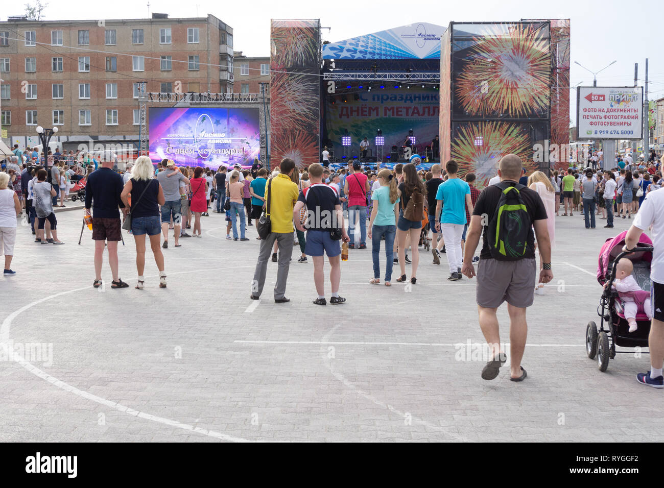 Thais opera hi-res stock photography and images - Alamy