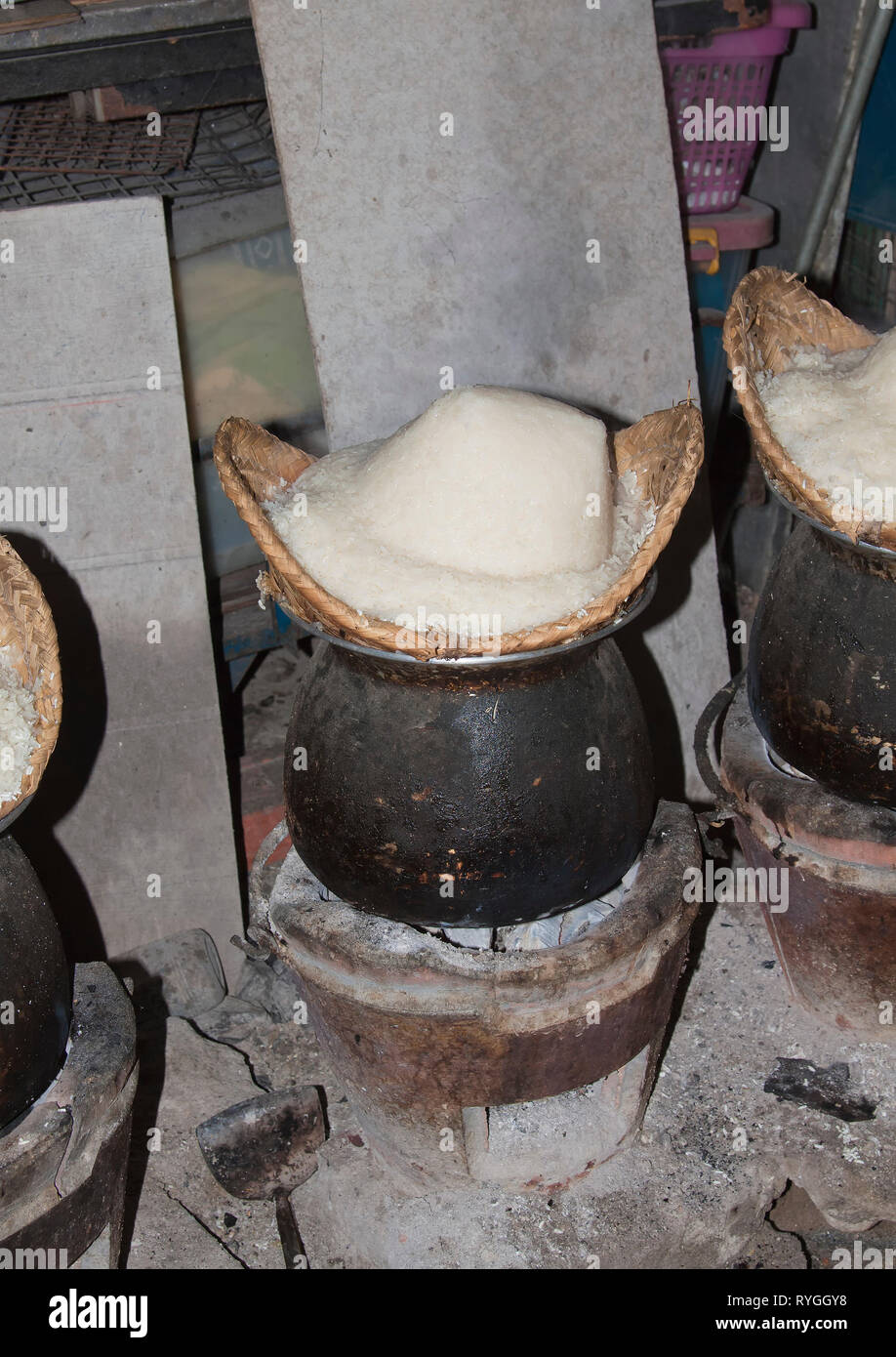 Thai Cooking Pots High Resolution Stock Photography and Images - Alamy
