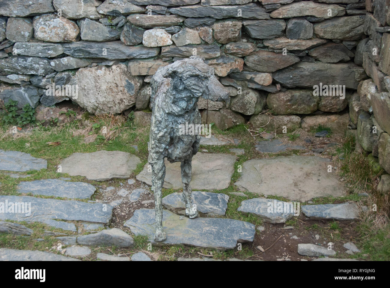 Gelert statue beddgelert snowdonia north hi-res stock photography and ...