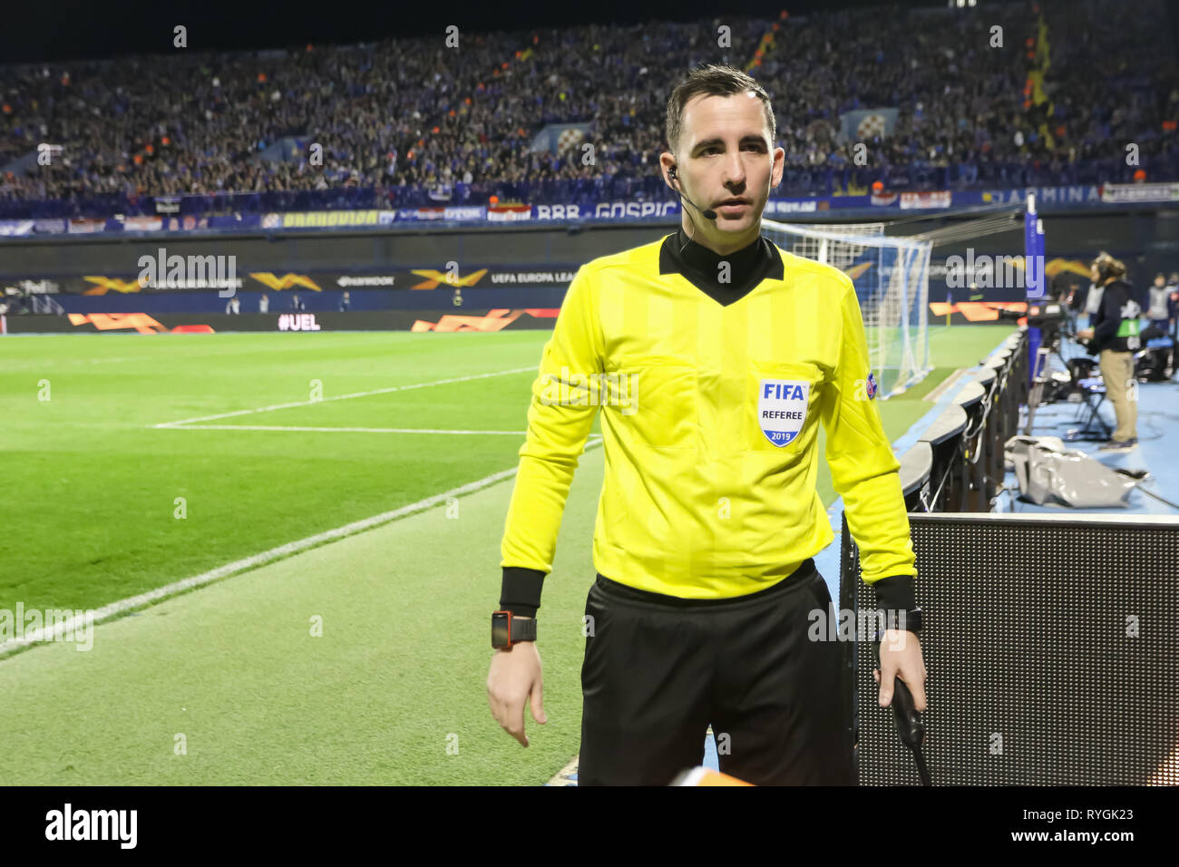 Football chris kavanagh hi-res stock photography and images - Alamy