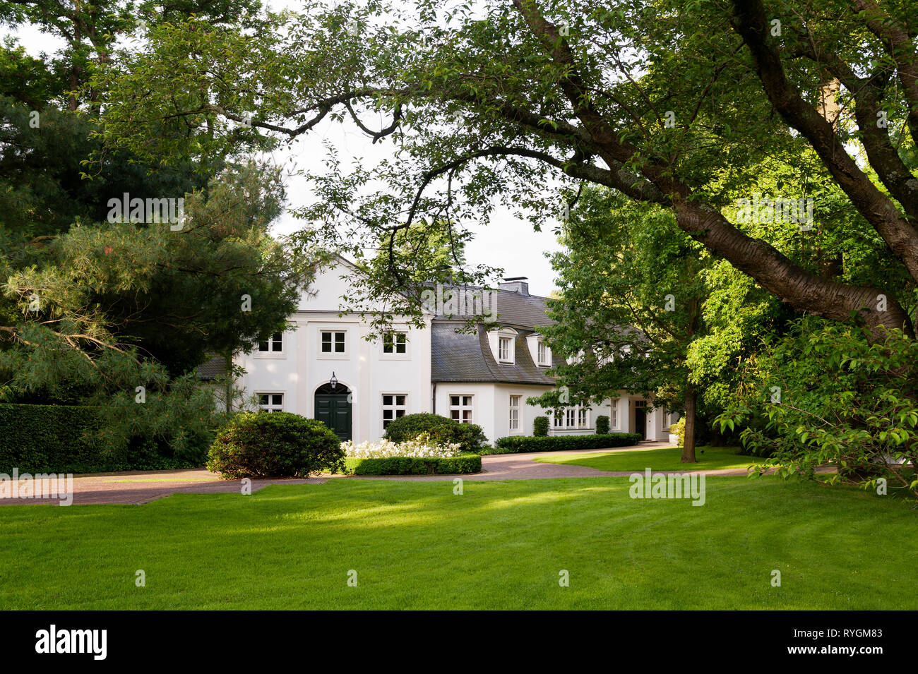 Lawn and trees by colonial house Stock Photo - Alamy