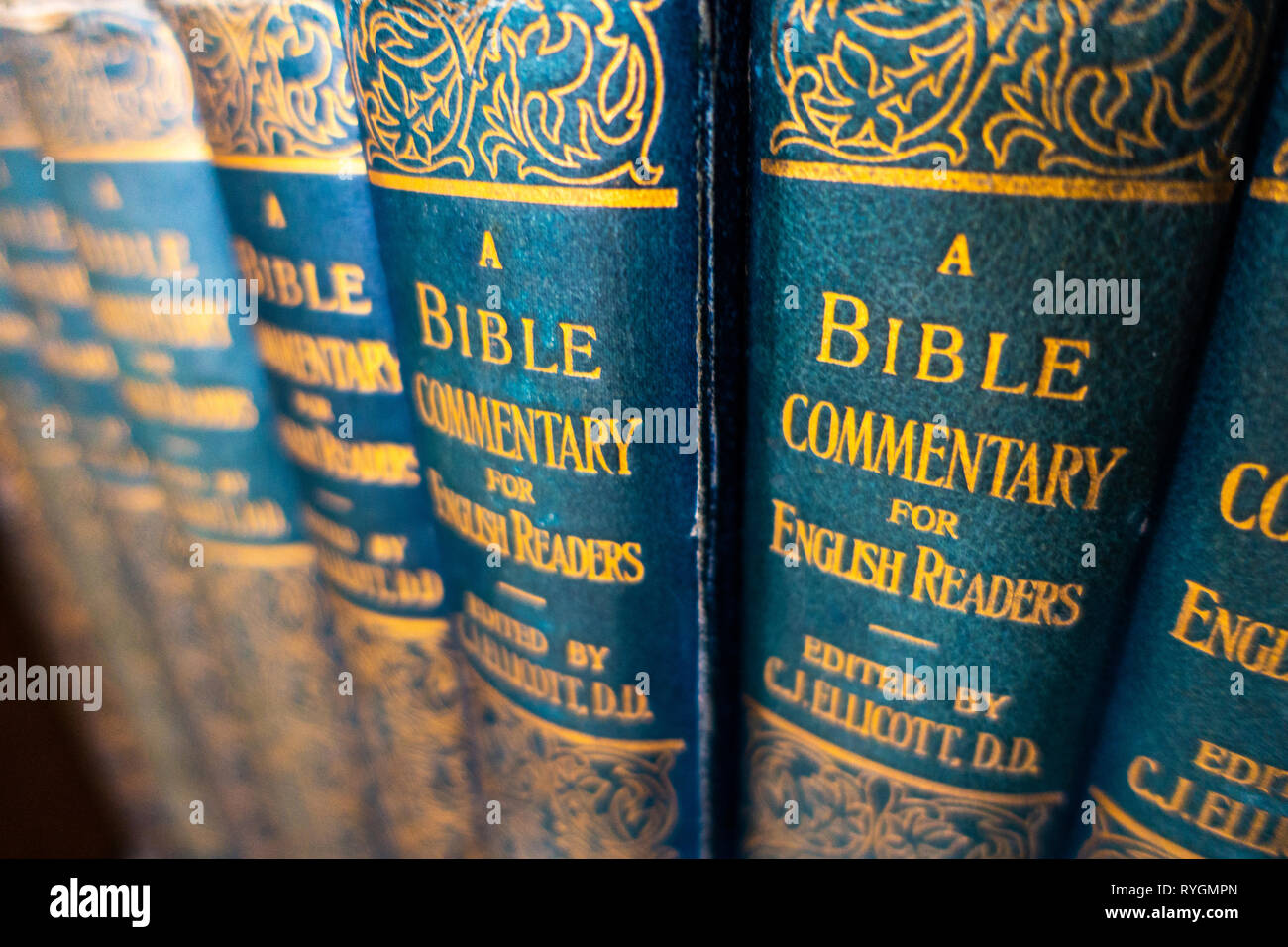 Row of bible commentary books hi-res stock photography and images - Alamy