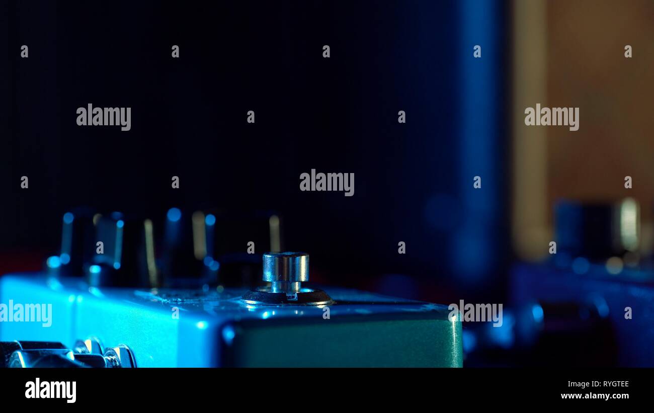 Loop machine hi-res stock photography and images - Alamy